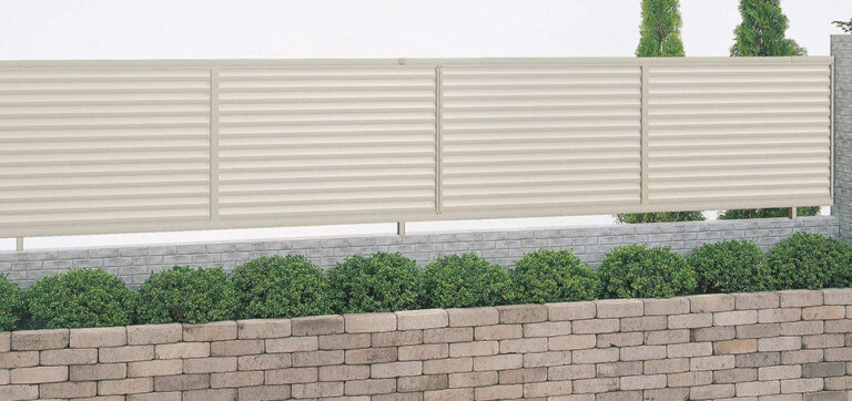 【四国化成】形材フェンス クレディフェンスHG6型（横ルーバータイプ） | フェンス・ポールの通販エクストリム